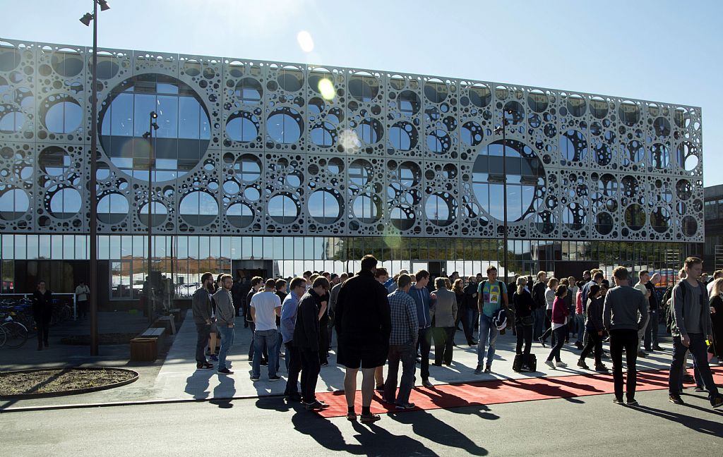 Robots cut the ribbon to inaugurate the Engineering Faculty - C.F. Møller
